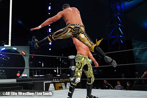 AEW初参戦！成田蓮がロイス・アイザックスに快勝！ ロッキー・ロメロはJDドレイクに技アリ勝利！ 試合後、バレッタが救助に！【AEWDark ...