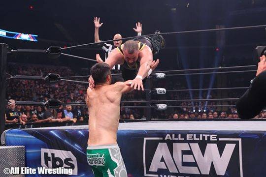 『AEW Dynamite』で、“STRONG無差別級王者”エディ・キングストンが初防衛戦！ ウィーラー・ユウタに豪快勝利で、“V1”に成功 ...